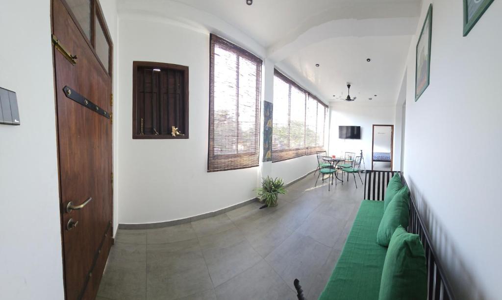 Urban tropics, Colombo (harga dikemas kini 2026)