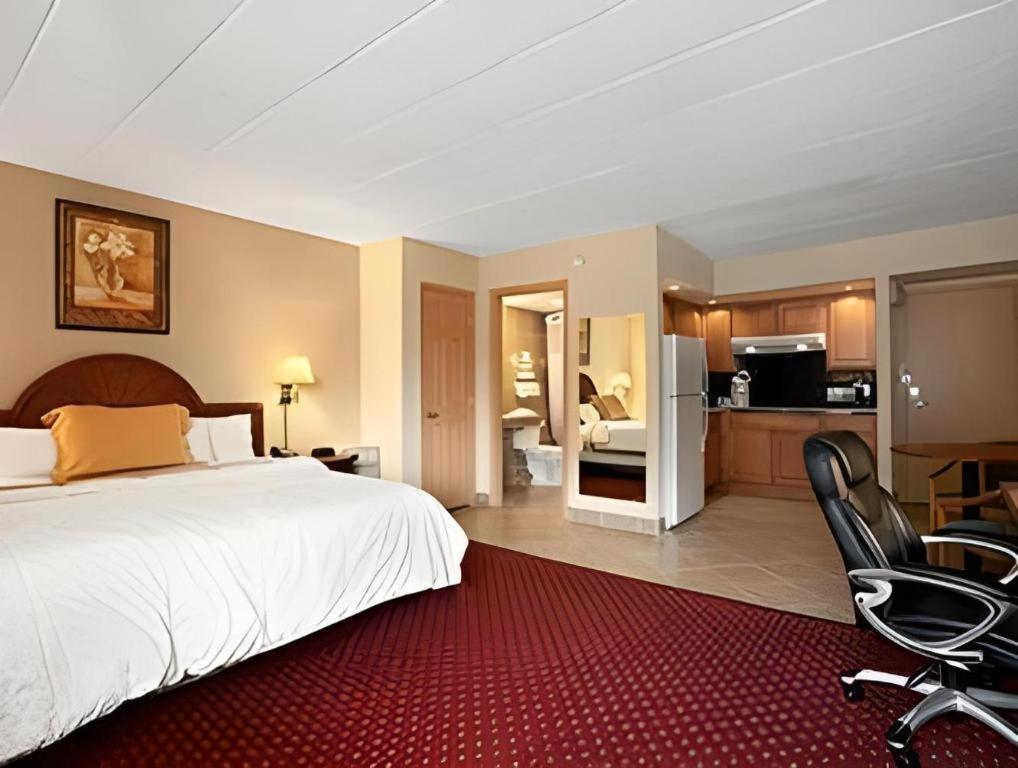 Ramada by Wyndham Butler/Tesla Biohealing Resort , Butler (tarifs ...