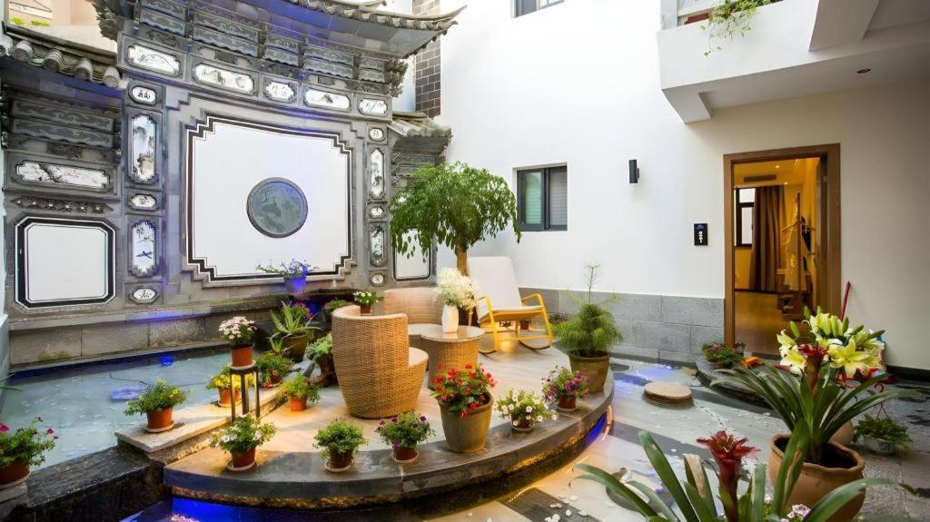 Floral Hotel Dali Qianxiang Lanshan Hostel, Dali Ancient Town (updated ...
