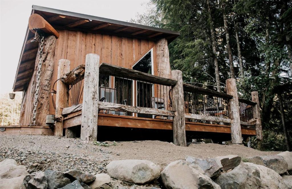 Off-Grid Log Cabin near Olympic National Park, Perfect for a Weekend of ...