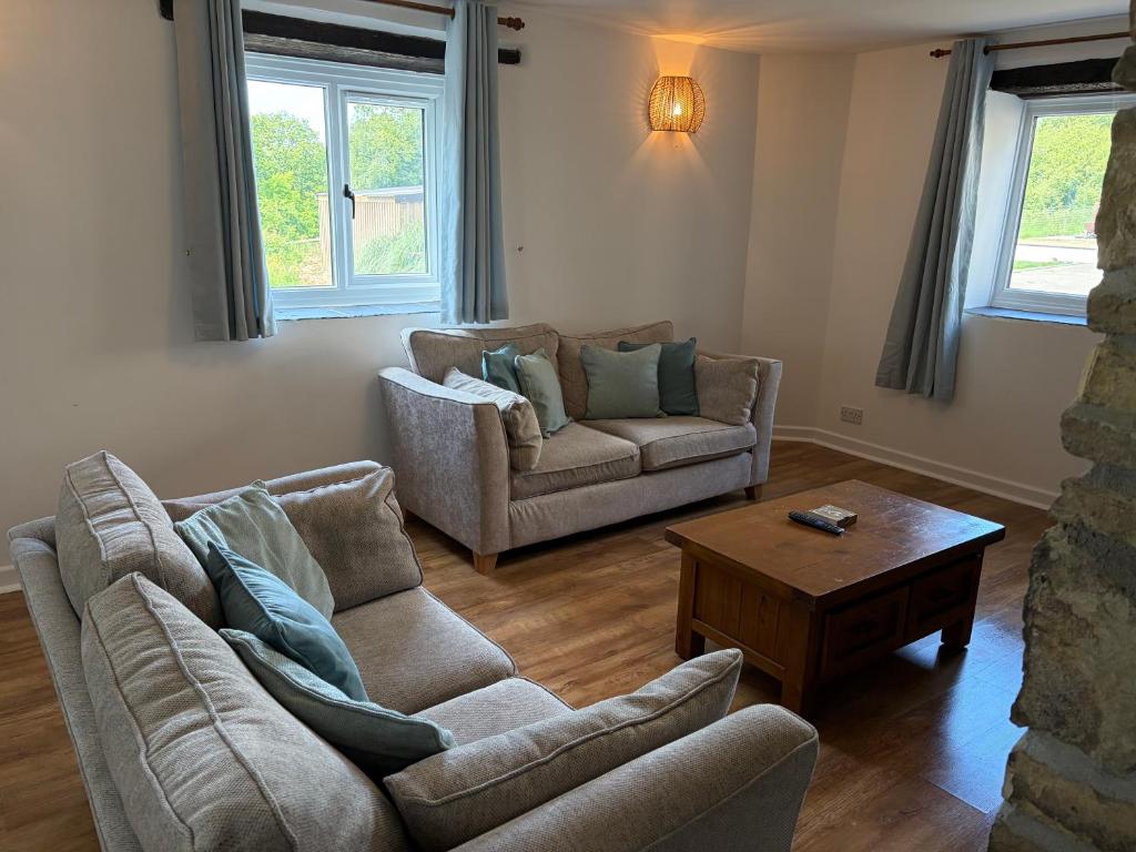 Hayloft Cottage, Family Friendly Devon Countryside Cottage, Master En ...