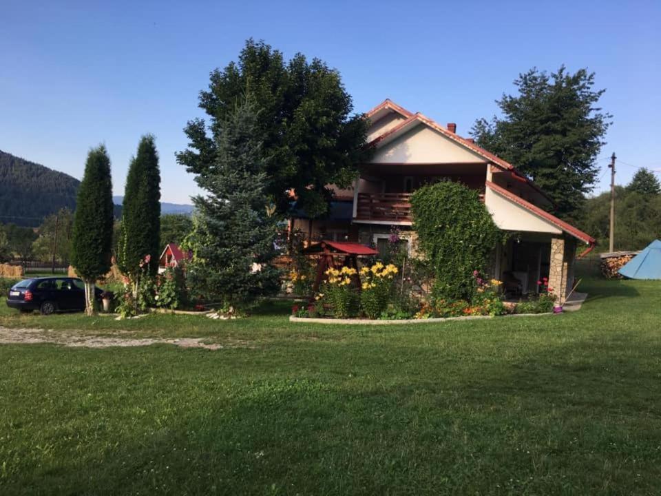 Casa Flory nr 2- Complex de Pensiuni si Casute la Munte, Bistricioara ...