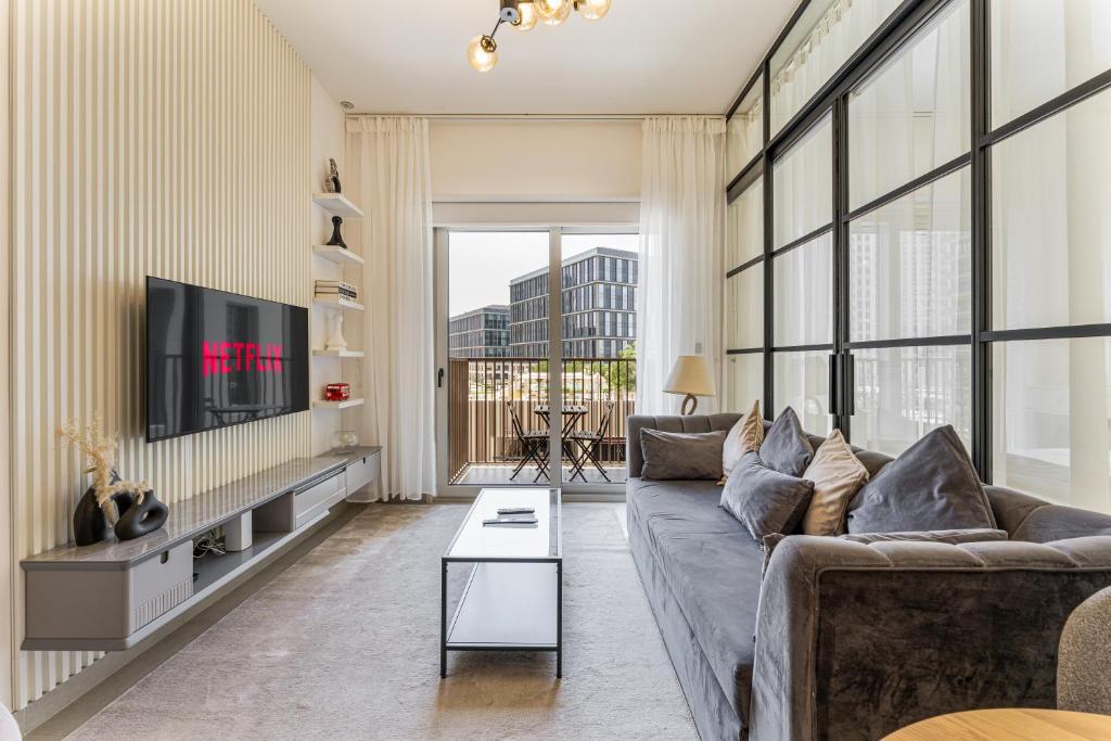 Modern 1BR Apartment in Dubai Hills Near Mall and Park, Dubai (updated ...