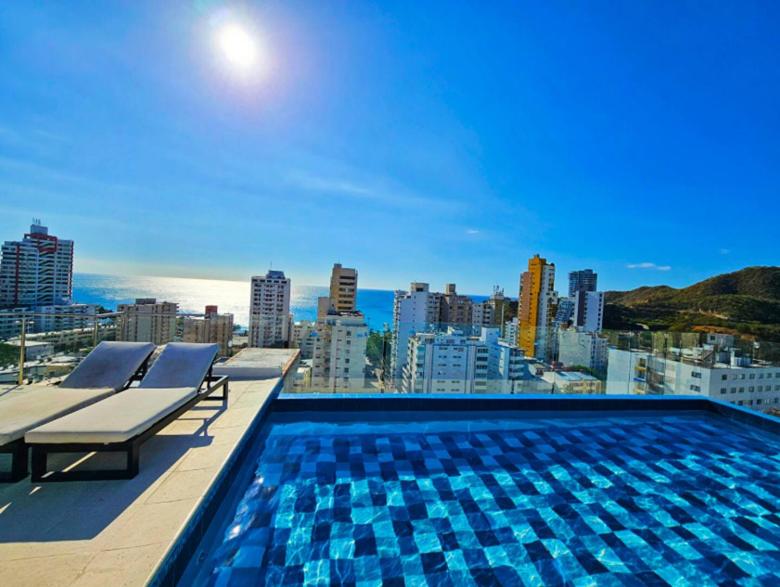 Apartamento en Rodadero, elegante y amplio a una cuadra del mar, Gaira ...