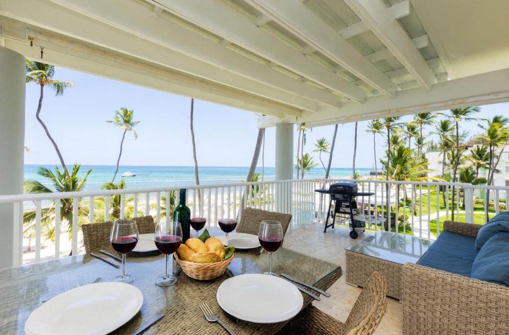 Playa Turquesa Ocean Club, G-301, free beach chairs on private beach ...