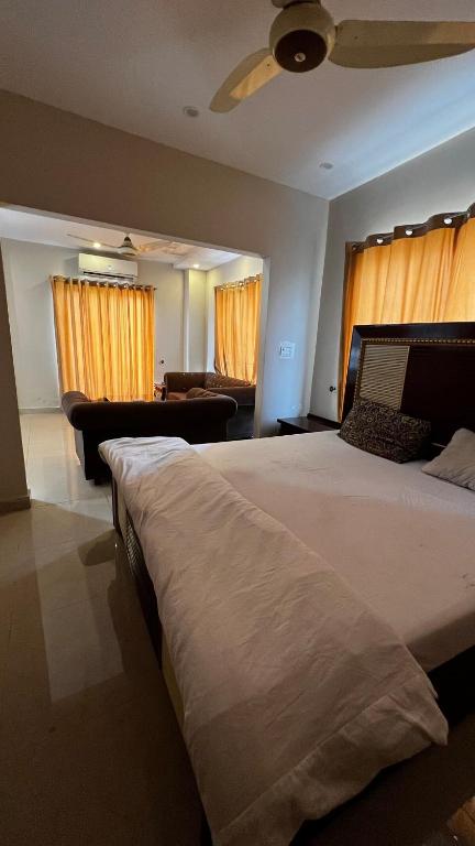 Luxury Single Bed apartment Secured and Gated, Sialkot (tarifs ...