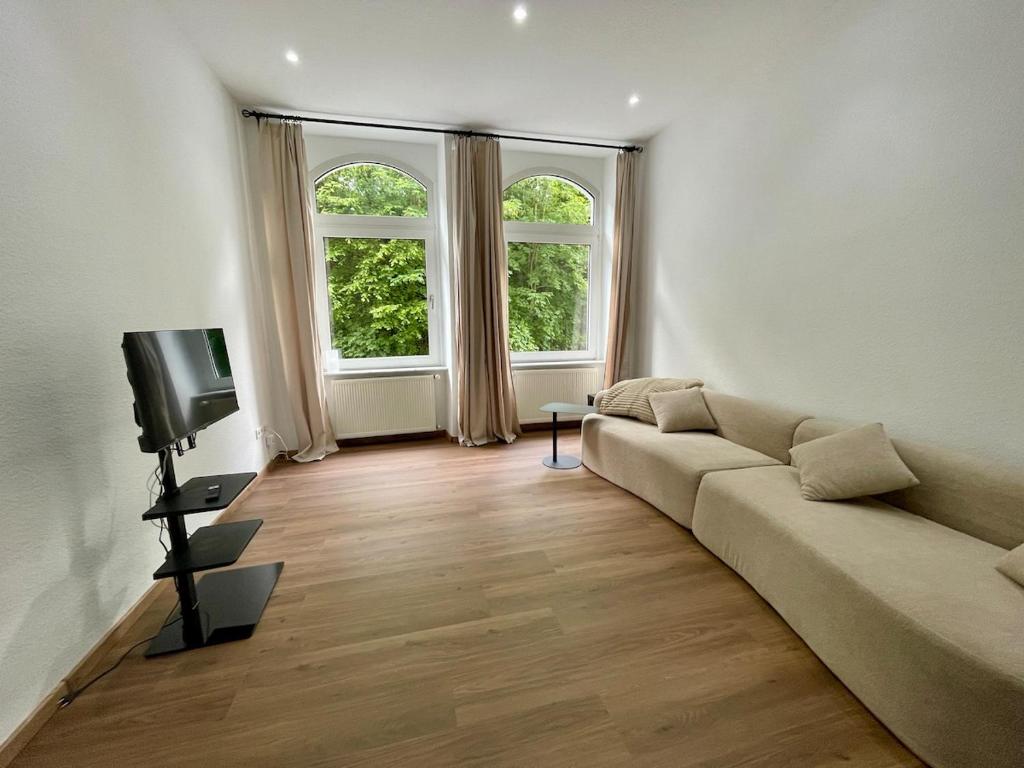Newly renovated, central, quick access to Duesseldorf and Cologne ...