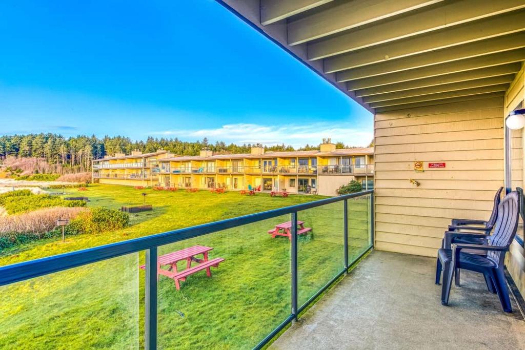 Hi-Tide Resort Fireplace Dogs OK Unit 10, Moclips (updated prices 2026)