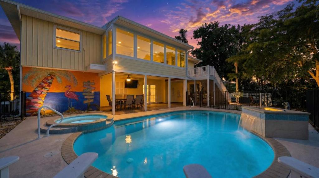 NEW Canal Family Home - Pool Kayaks Dock & Game Room, Bradenton ...