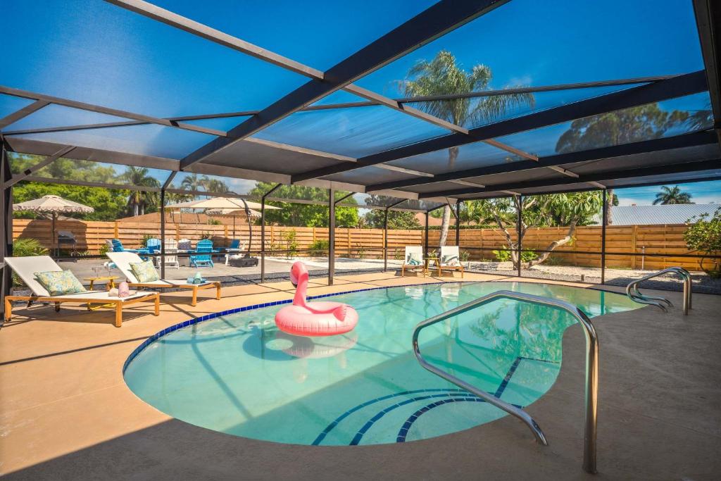 NEW - Pool - Near Beaches - Family Sleeps 14 - Mini Golf - Fire Pit ...
