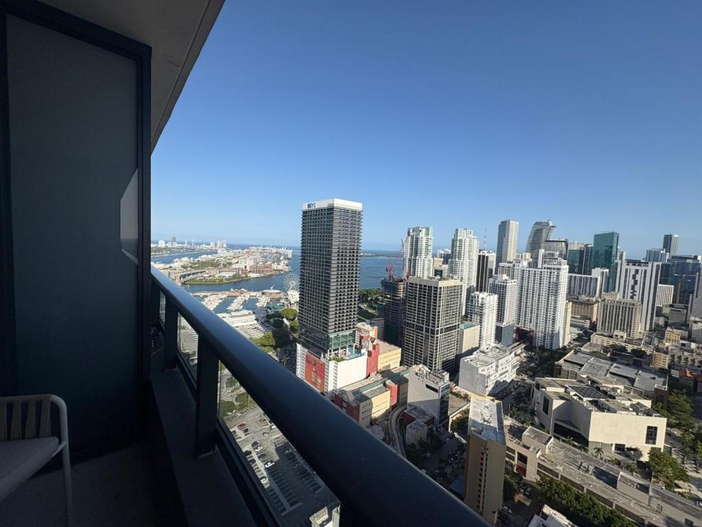 4010 Bright and Comfy Studio with Pool and Gym in Downtown Miami, Miami ...
