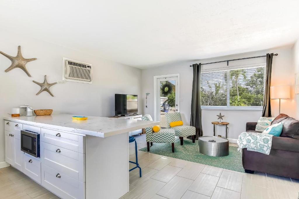 Canalfront, Dog-Friendly Home with High-Speed WiFi, Private Boat Ramp ...