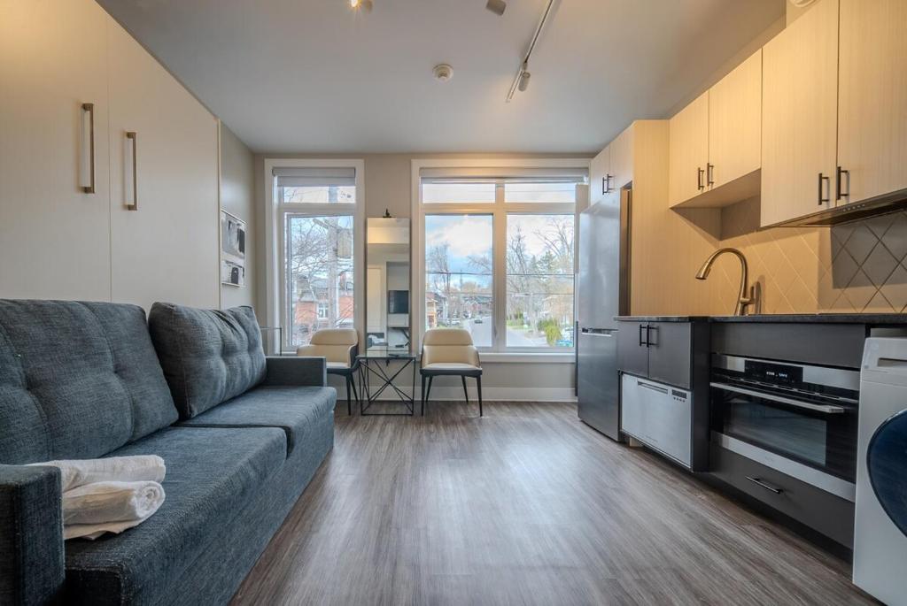 Modern Open-Concept Studio Minutes to DT Ottawa, Ottawa (preços ...