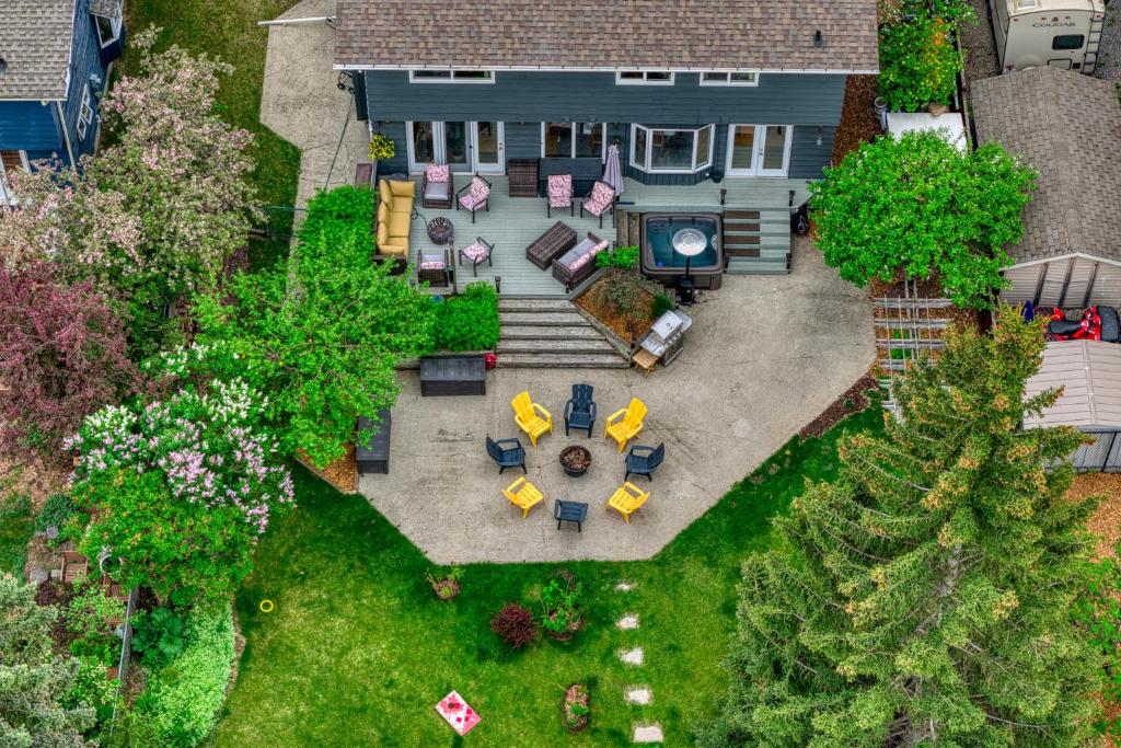 Riverside Relaxation Huge Private Yard Games, Calgary (precios ...