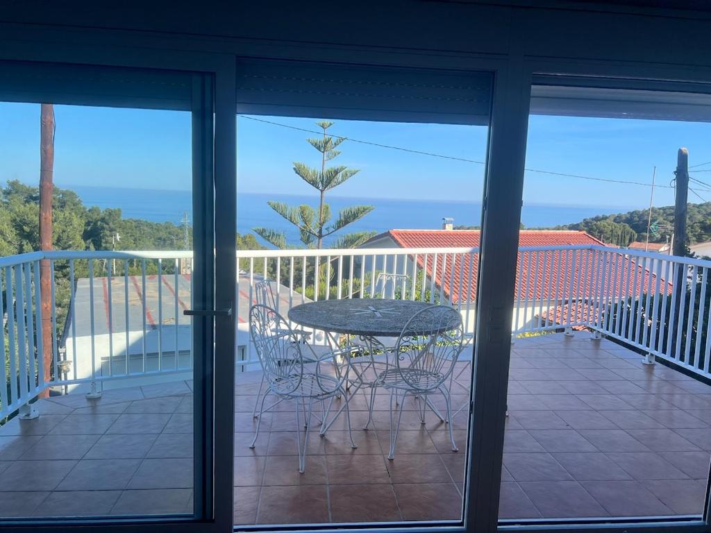 Ocean view house in the heart of nature, 1000 m from the beach, Tossa ...
