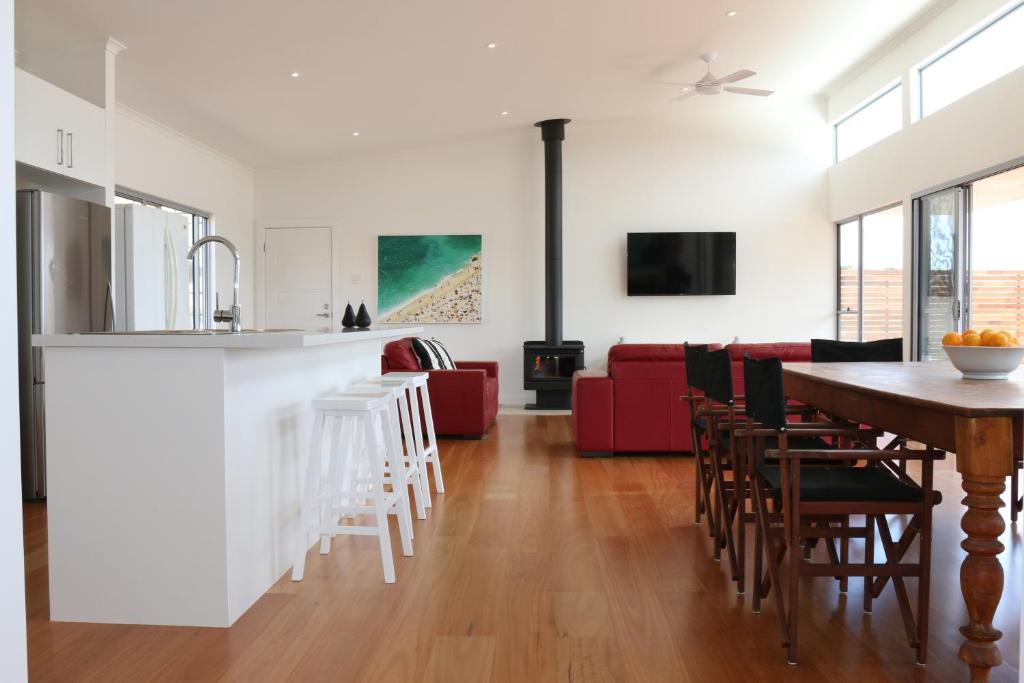 Middle River Beach House - East & West House, Stokes Bay (updated ...