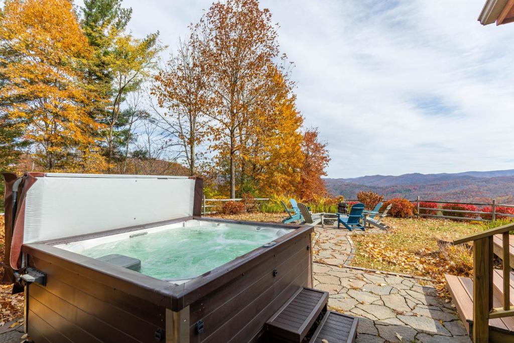 Lookout Lodge - 1 level home et Friendly Views Hot Tub & Pool Table ...