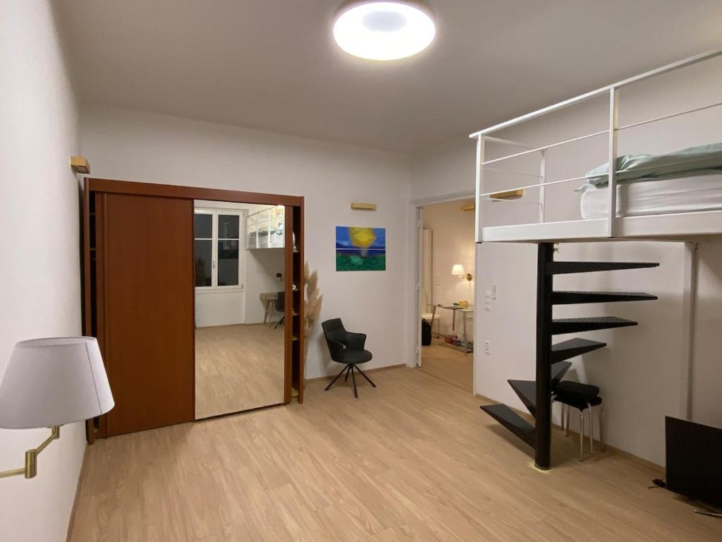 20m Metro - Corvin - Budapest Zentrum, Budapest (tarifs actualisés pour ...