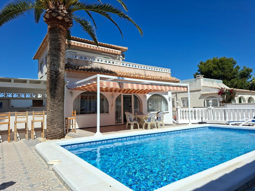 Family Villa Private Pool Large Outdoor Area PMT40, Torrevieja ...