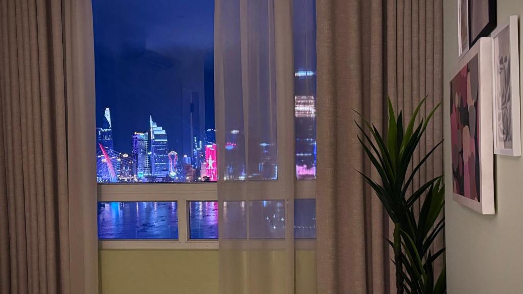 CÁ CASA SAIGON - Saigon Pearl Area with Firework View - 7mins to ...