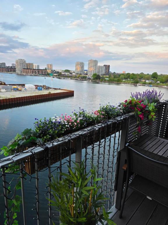 Modern apartment with unique sea view beside metro, Copenhague (precios ...