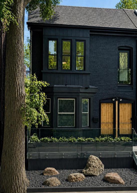 Luxury Home 3bed2bath Yorkville Parking Sauna Gym，多伦多（2026最新房价）