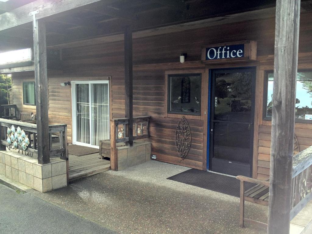 Gualala Surf Inn on the ocean bluff, Gualala (updated prices 2025)