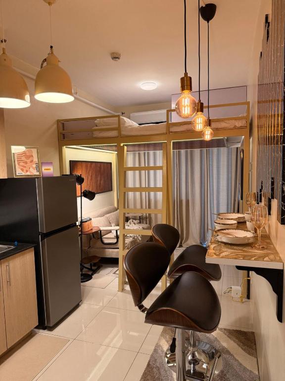 Aesthetic Crest Balcony Loft - Breeze near MOA, Manille (tarifs ...