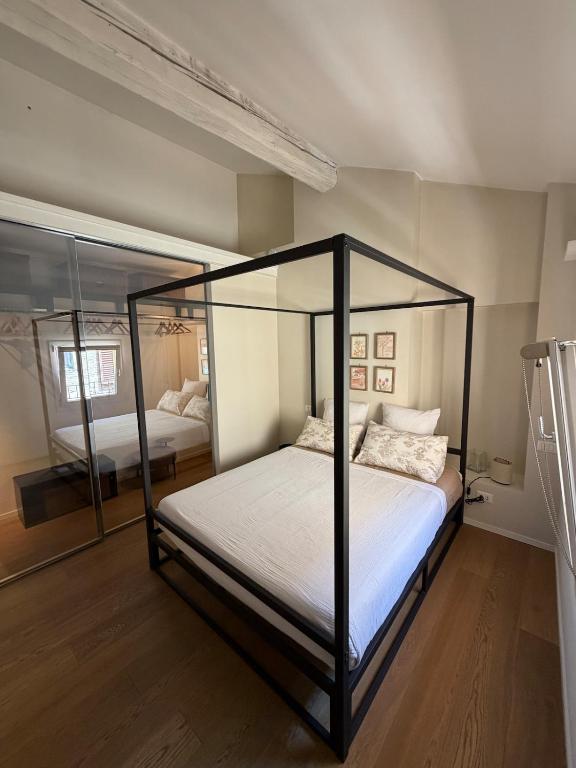 Vista sul Campanile di San Pietro- Rooms di design, Bologna (updated ...