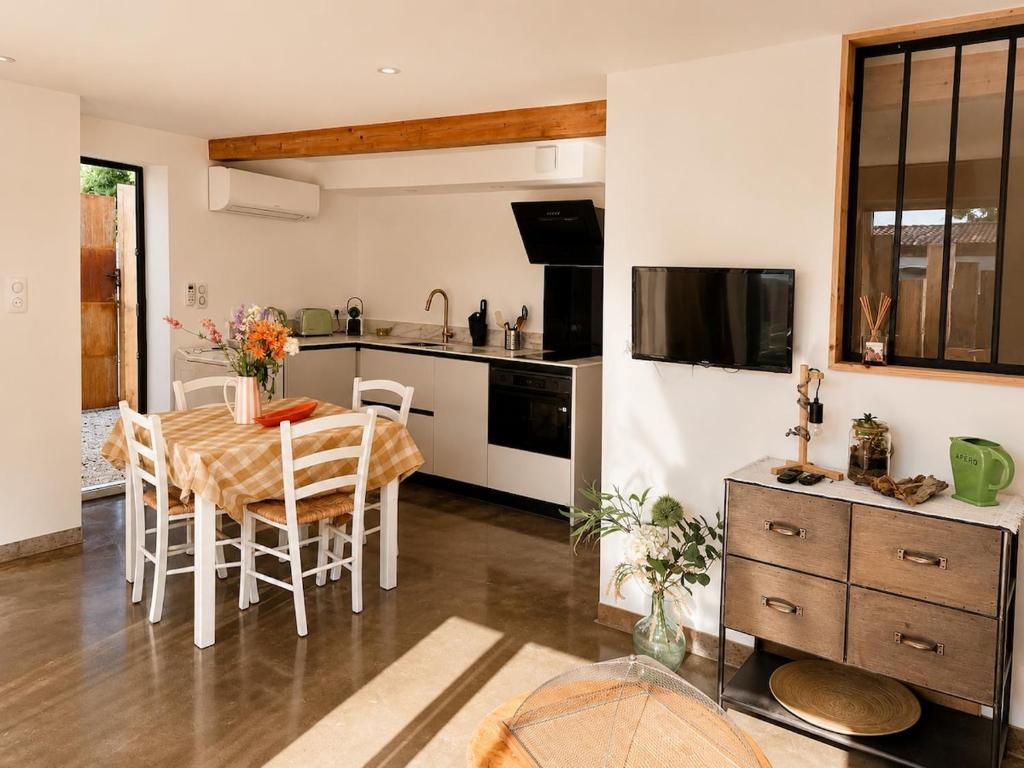 Maison -Gîte 2 à 3 pers avec un accès piscine 2h par jour, Saint-Lieux ...