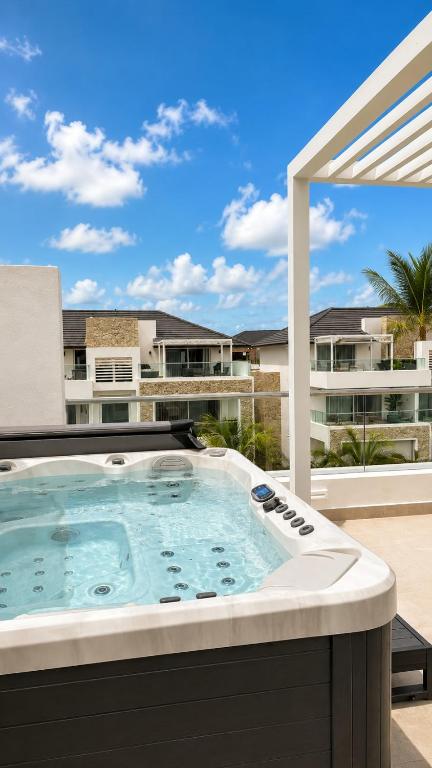 Antigua 304 Luxury Beachfront Penthouse with a Private Rooftop Jacuzzi ...
