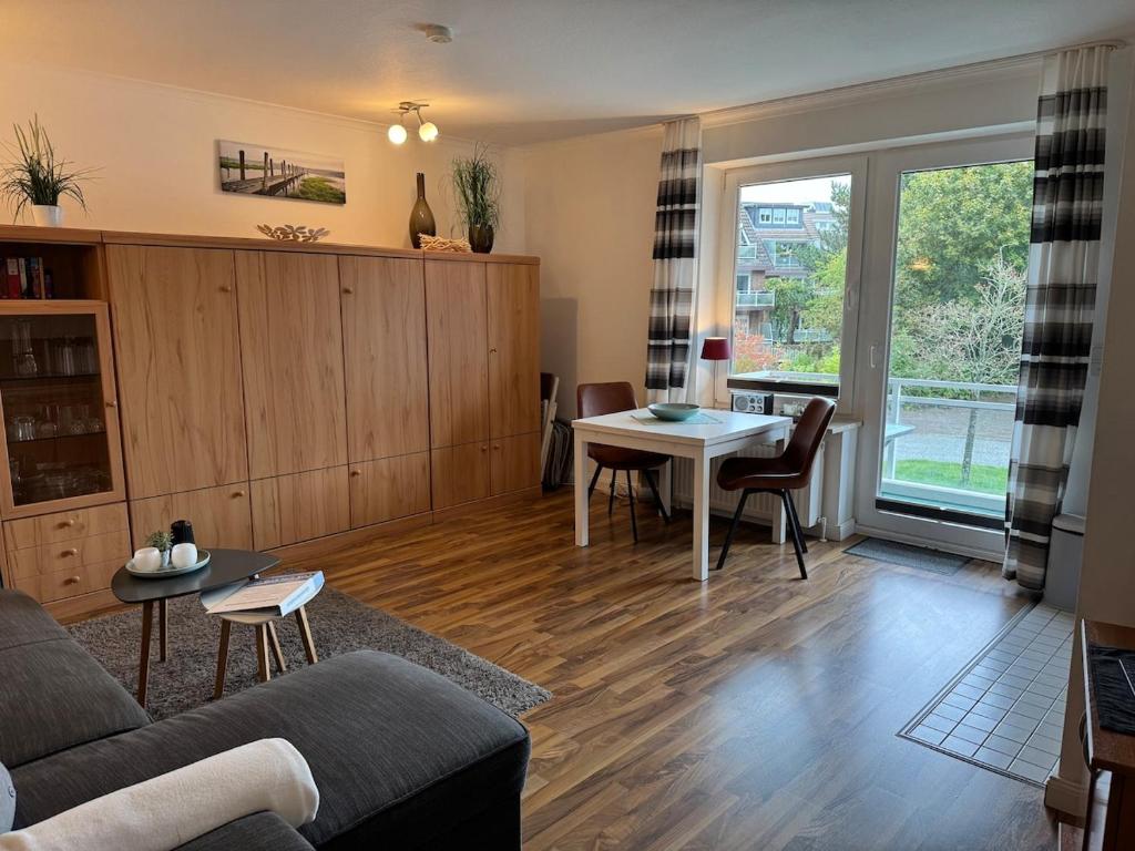 Strandnahe Ferienwohnung mit Pool Sauna und Balkon, Cuxhaven ...