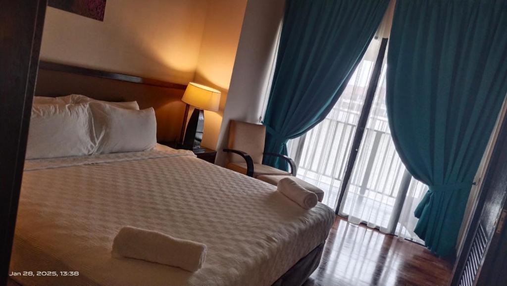 TWO BEDROOM VILLA'S at GOLDEN PALM TREE RESORT, Sungai Pelik (prețuri ...