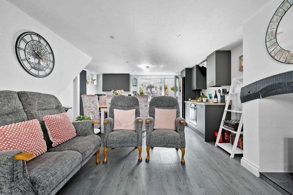 Lilly's Cottage - Family Friendly, Close to beach, Dishwasher, Dawlish ...