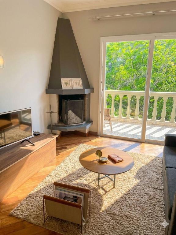 Luxury and Design Just Steps from Capivari Suite with Fireplace, Campos ...