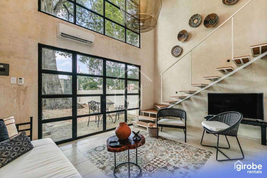 Central and spacious Loft with swimming pool by Av Montejo, Mérida ...