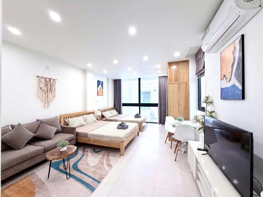 4U Sunset West Lake - Lotte Mall & Trinh Cong Son Walking Street，河内 ...