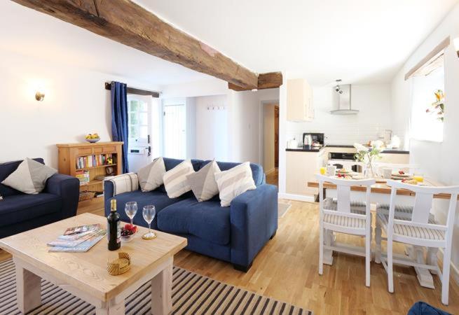 The Granary Beamed ground floor apartment near sea, Bude (precios ...