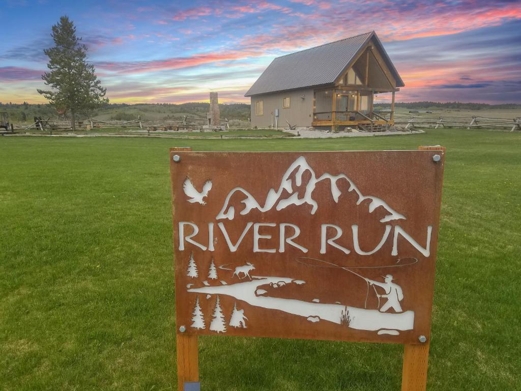 Kabino: River Run Cabin on Henry's Fork, Fire Pit, perfect fishing trip ...