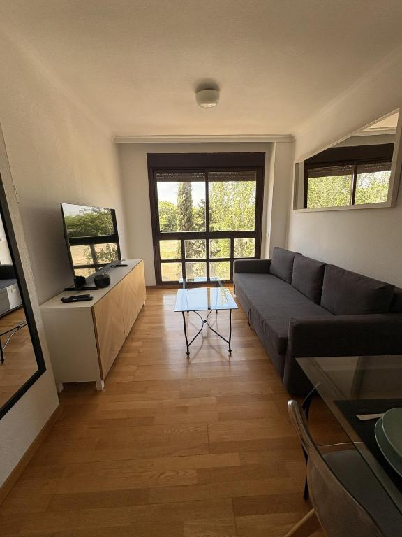 Apartamento céntrico con piscina, gym & parking IFEMA & Metropolitano ...