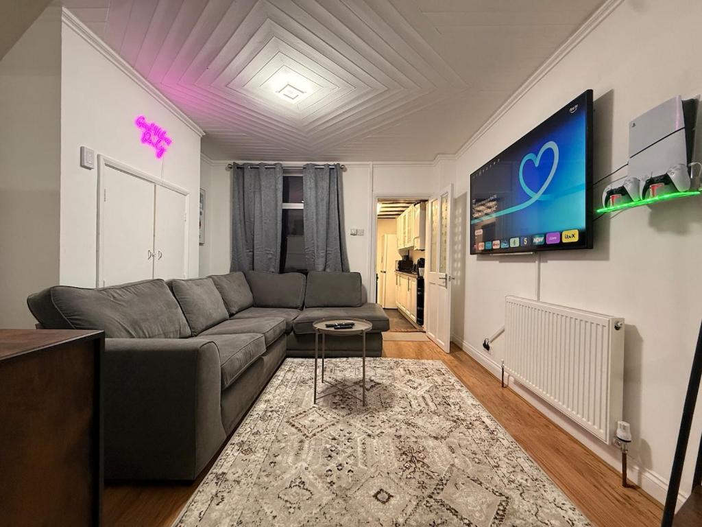 City Centre Fun Pad - PS5, Darts & Ultra Wi-Fi, Luton (precios ...