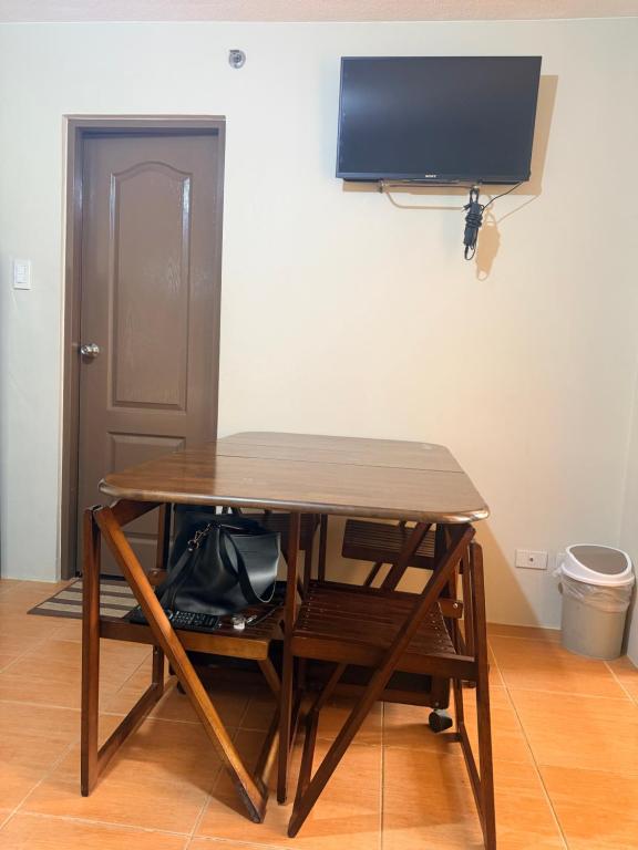 One Oasis 2 Bedroom Unit w Basement Parking 5Pax, Lapasan ...