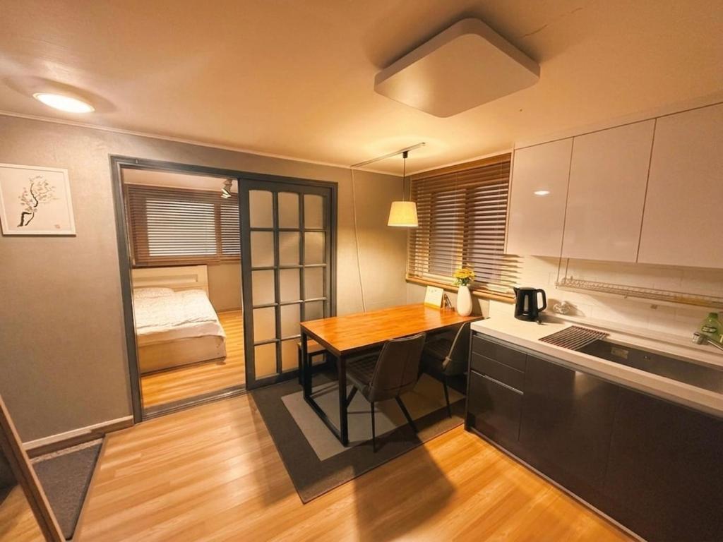 4 Private cozy apartment at Yeonnam and Hongdae, Seul (preços ...