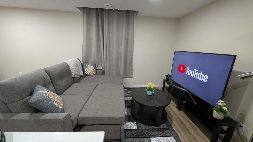 The Stillwater Suite Cozy, Modern with Private Workspace near WEM and ...