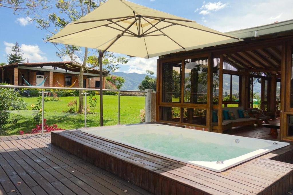 Bethania, Scenic rural house with impressive views, El Peñol (precios ...