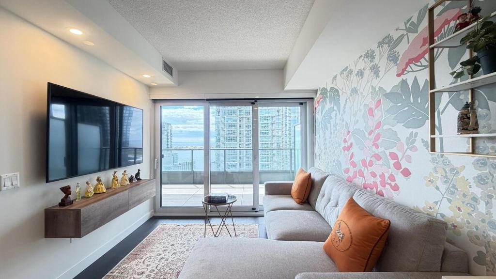 CN Tower Lakefront Luxury Huge Balcony FIFA26, Toronto (updated prices ...