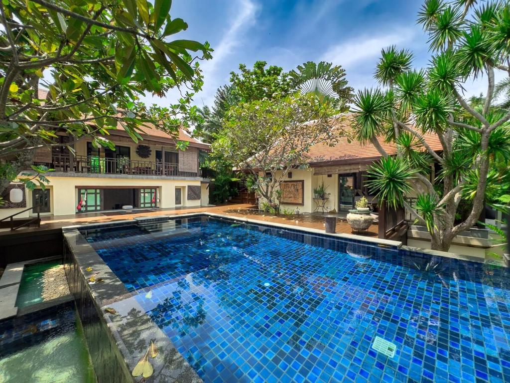 Naiharn 3br Private Pool Villa close to Beach, Praia de Rawai (preços ...