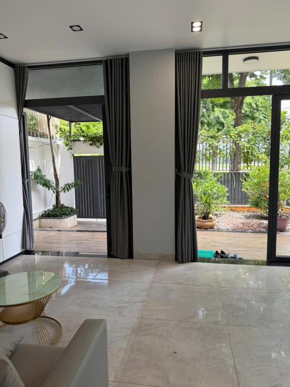 Luxury Entire House - 5BR - 5BA-Elevator , Sauna, Long Trường (tarifs ...