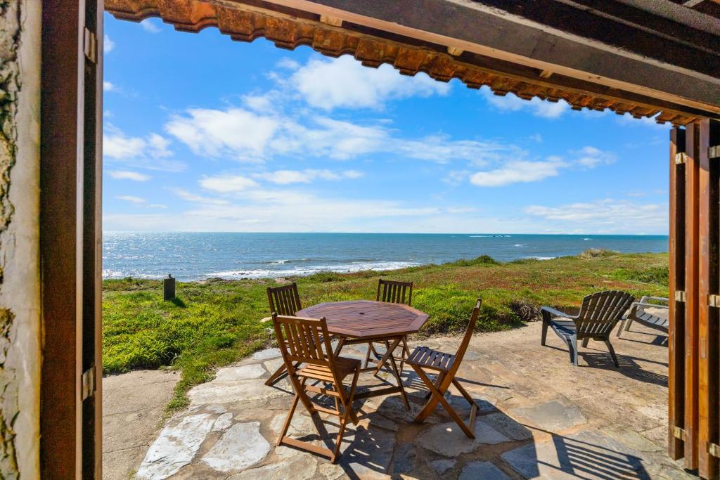 Moana Beachfront Fisherman House - Ocean View Near Porto, Apúlia ...