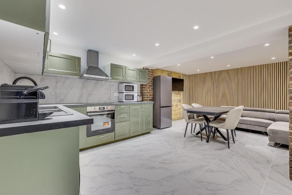 Design Loft Up to 8 people Close to Paris Metro, Aubervilliers (updated ...